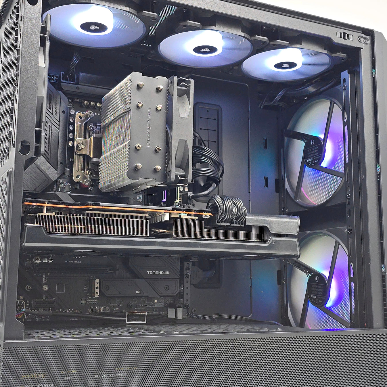 RX 6800 XT, Ryzen 7 7700X, 32GB DDR5, 2TB NVMe, Custom Lian Li RGB Gam ...