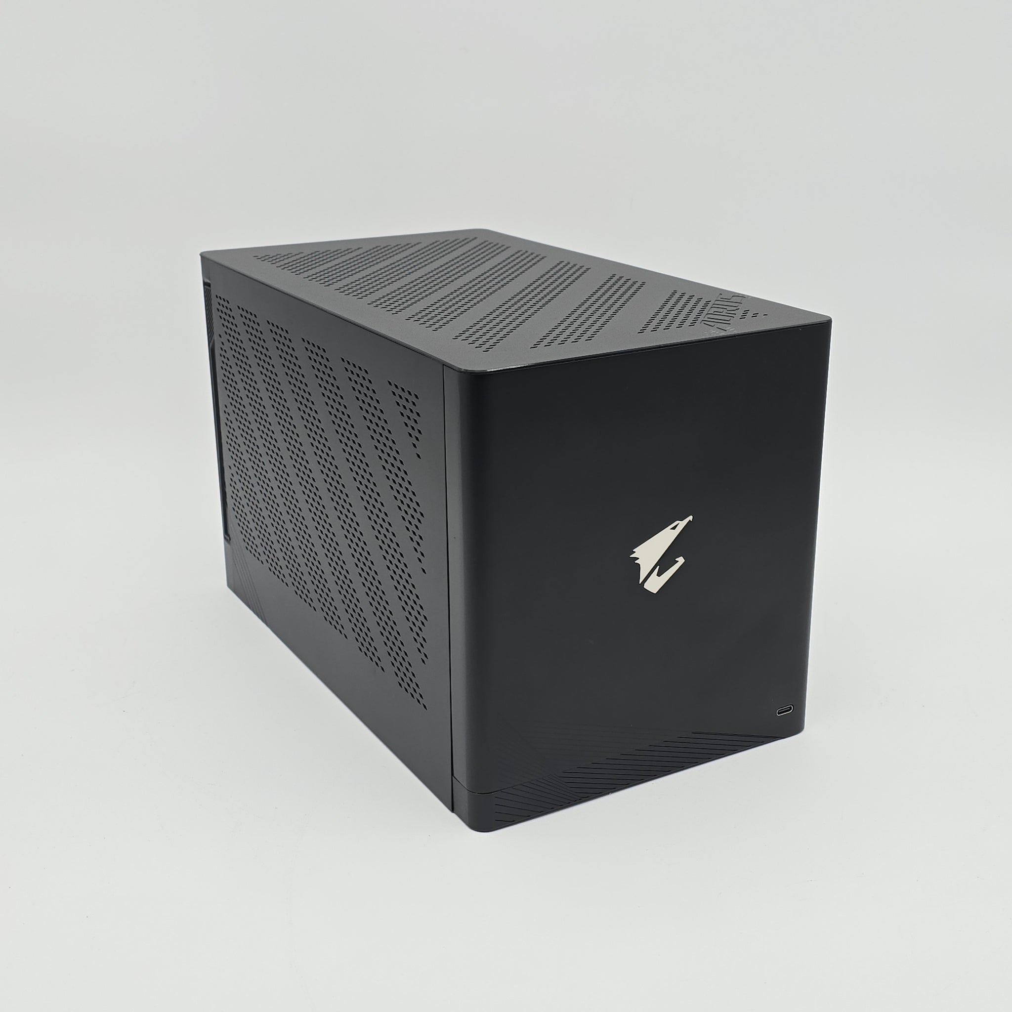 Aorus RTX 4090 Gaming Box eGPU, WATERFORCE All-in-One Liquid Cooled – MBPC