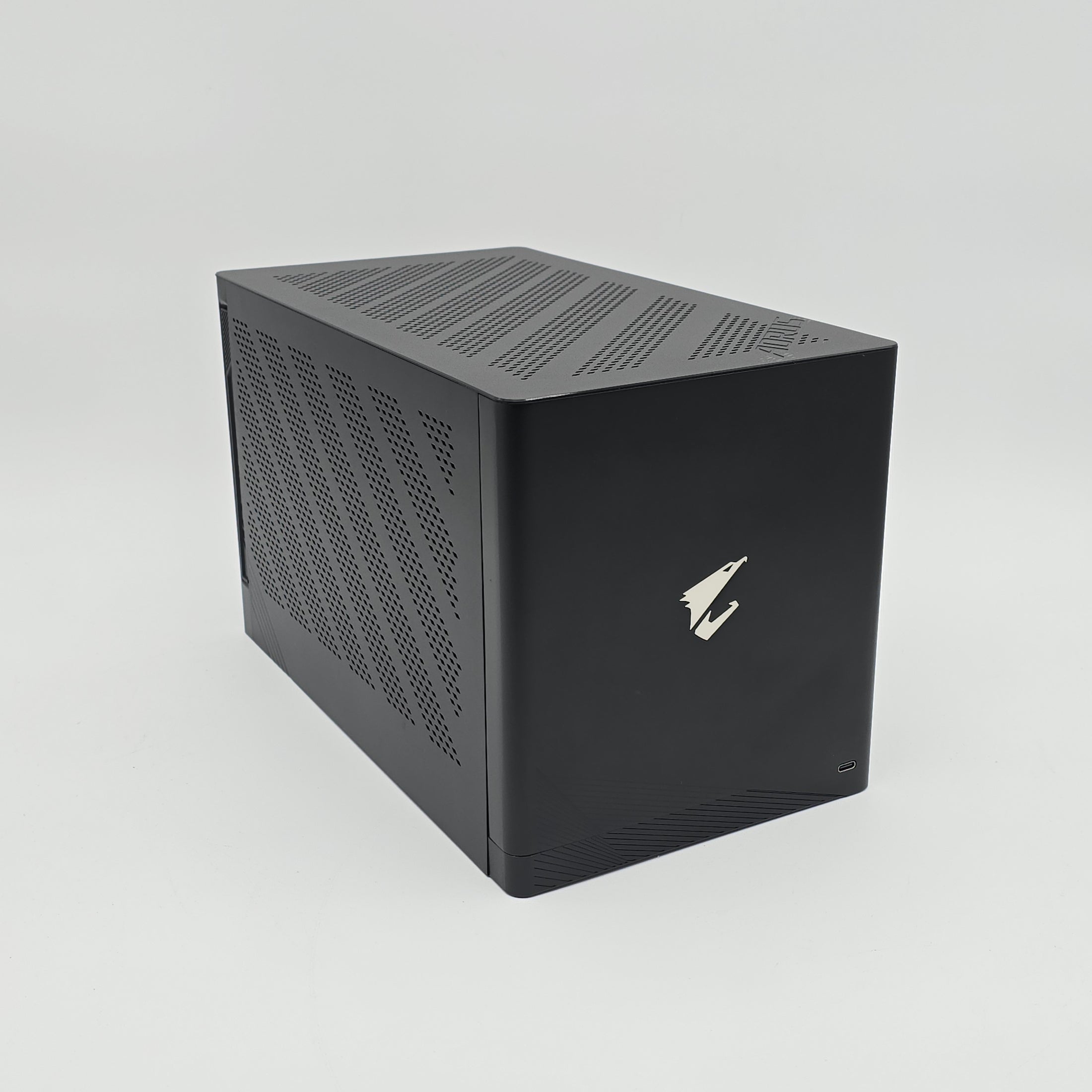 Aorus RTX 4090 Gaming Box eGPU, WATERFORCE All-in-One Liquid Cooled – MBPC