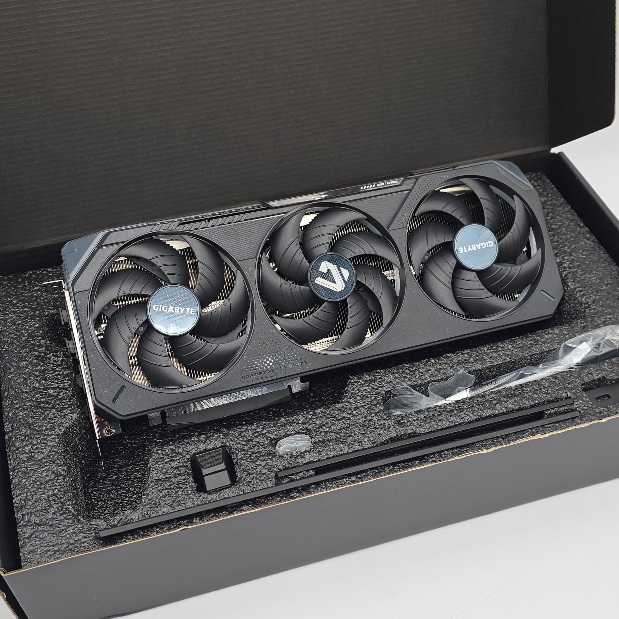 RTX 5070 Gigabyte Gaming OC 12GB, NVIDIA Gaming Graphics Card GPU – MBPC